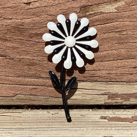 Jewelry | Bundle 3 For 5 Off 1960s Black And White Metal Daisy Pin ...
